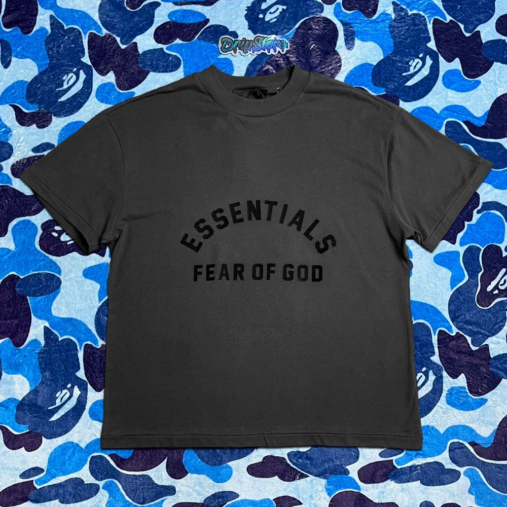 Remera Essentials Fear Of God Arch Logo Negra - Drip Store Argentina