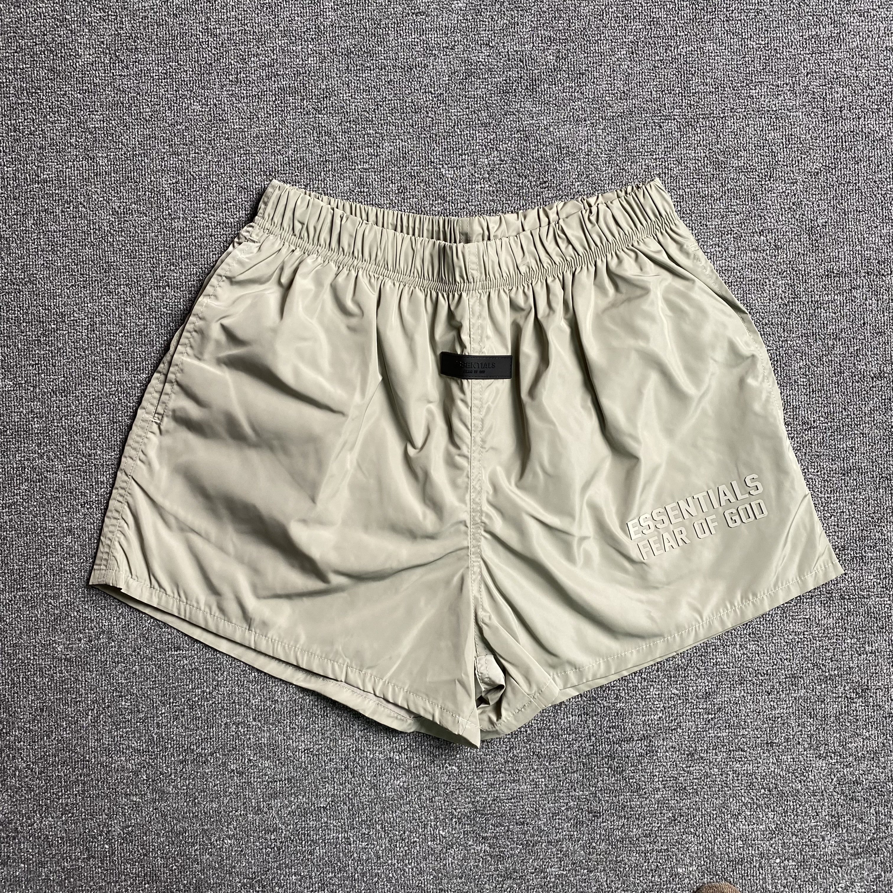 Short Fear of God Essentials Nylon Smoke - Drip Store Argentina